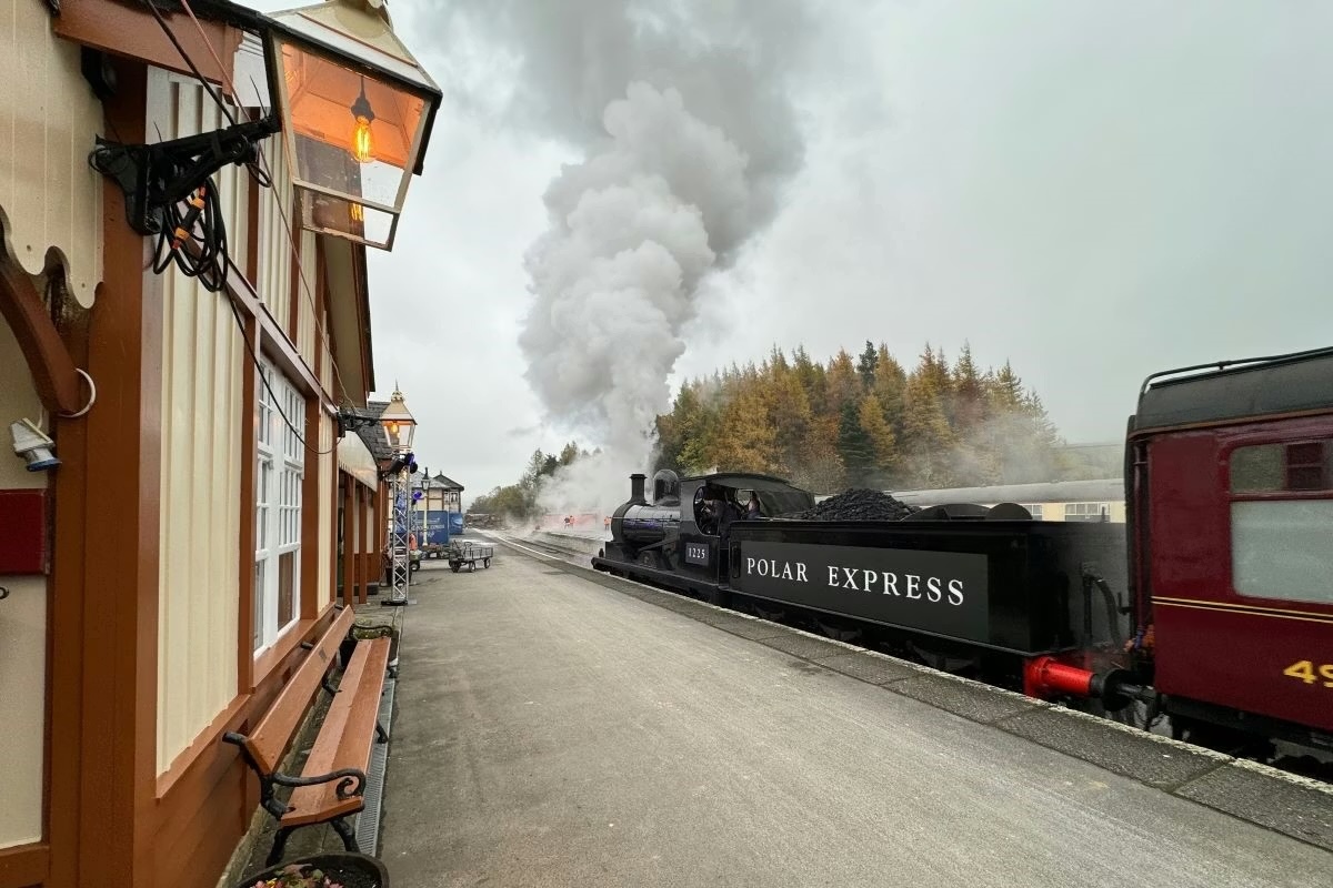 The Polar Express Premium Class Steam Train Ride (2 People) | Christmas ...